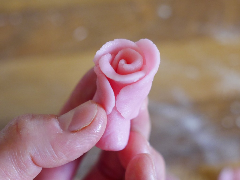 Fast & Simple Sugar Rose Tutorial - Oat Milk & Cookies